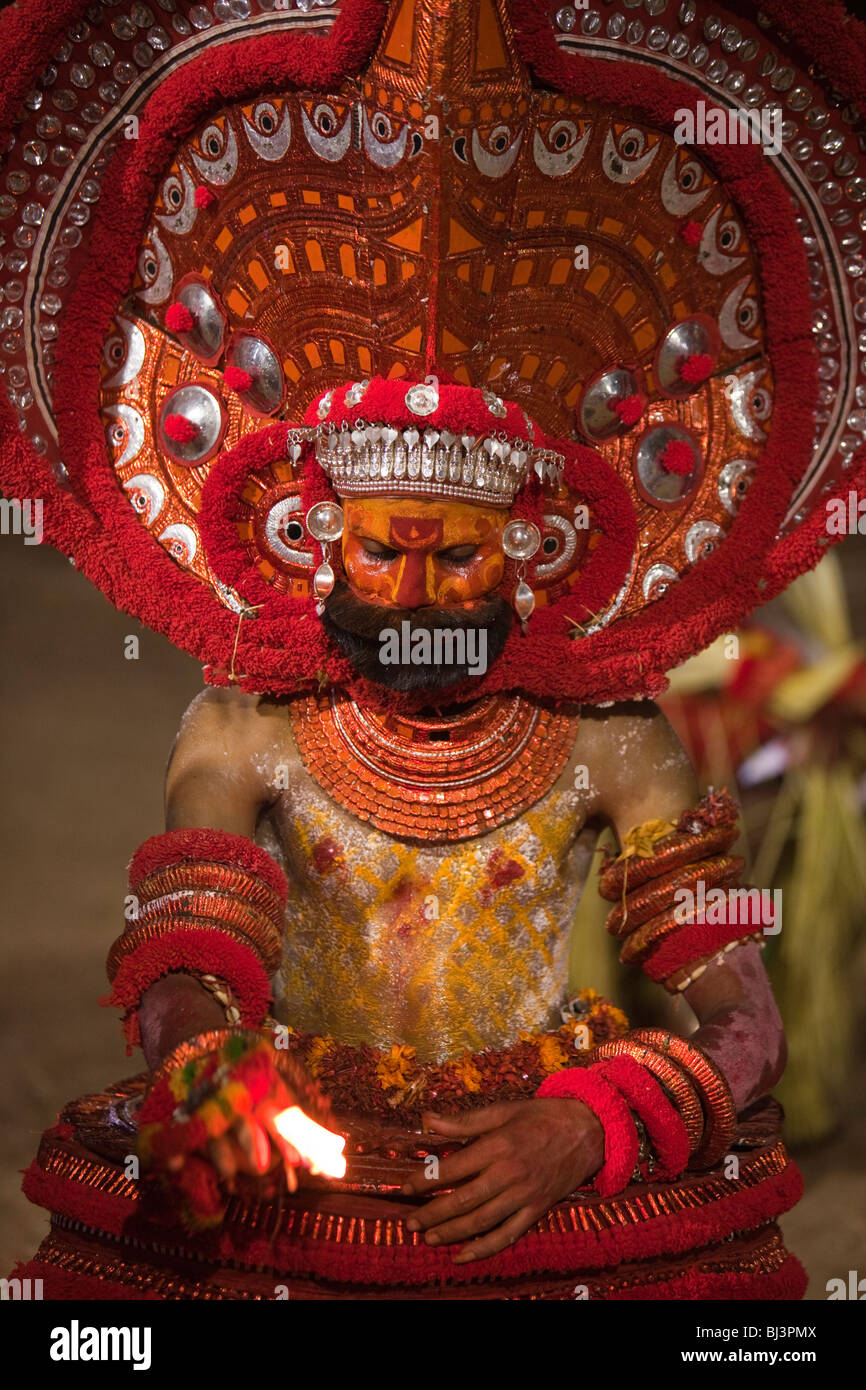 India, Kerala, Cannanore (Kannur), Theyyam, ancient pre Hindu folk art ...