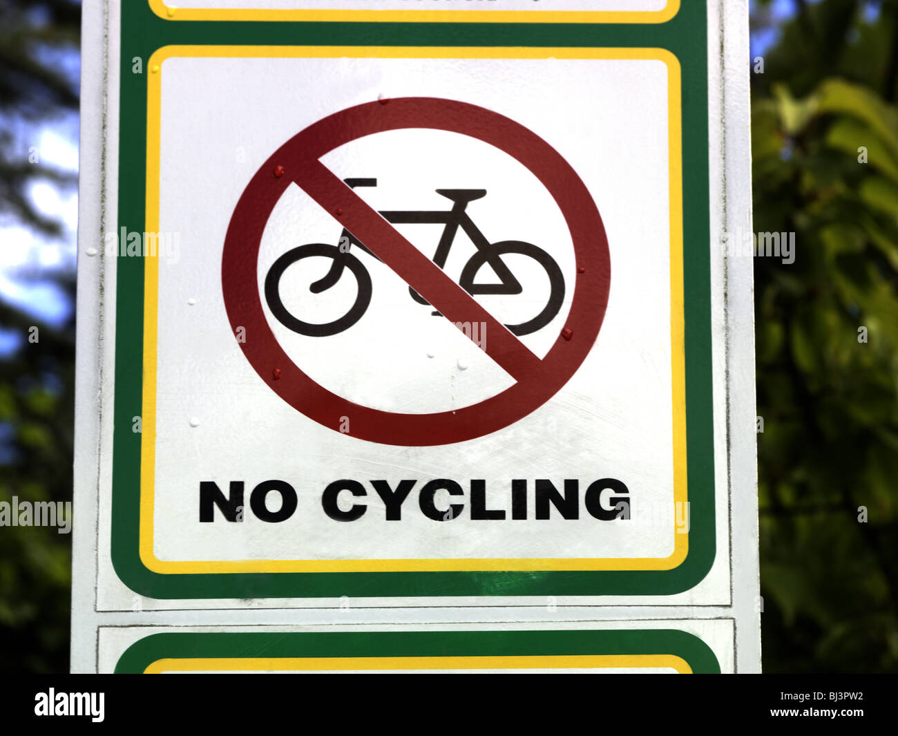 No Cycling Sign in Park Stock Photo - Alamy