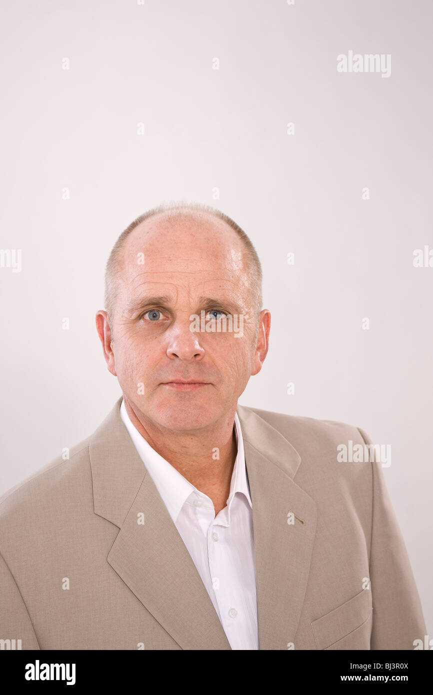 Looking straight ahead hi-res stock photography and images - Alamy