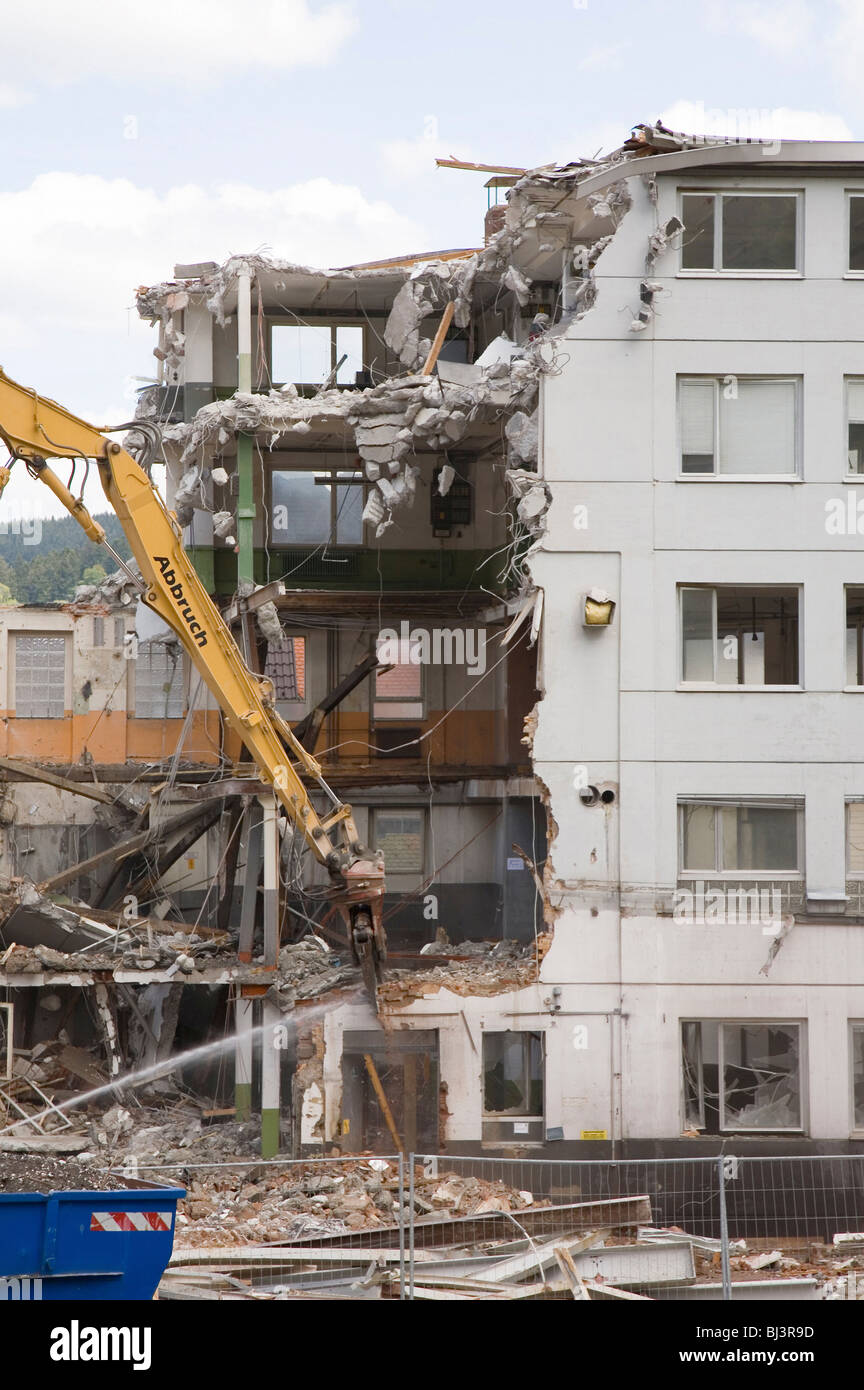 Pulling down buildings hi-res stock photography and images - Alamy