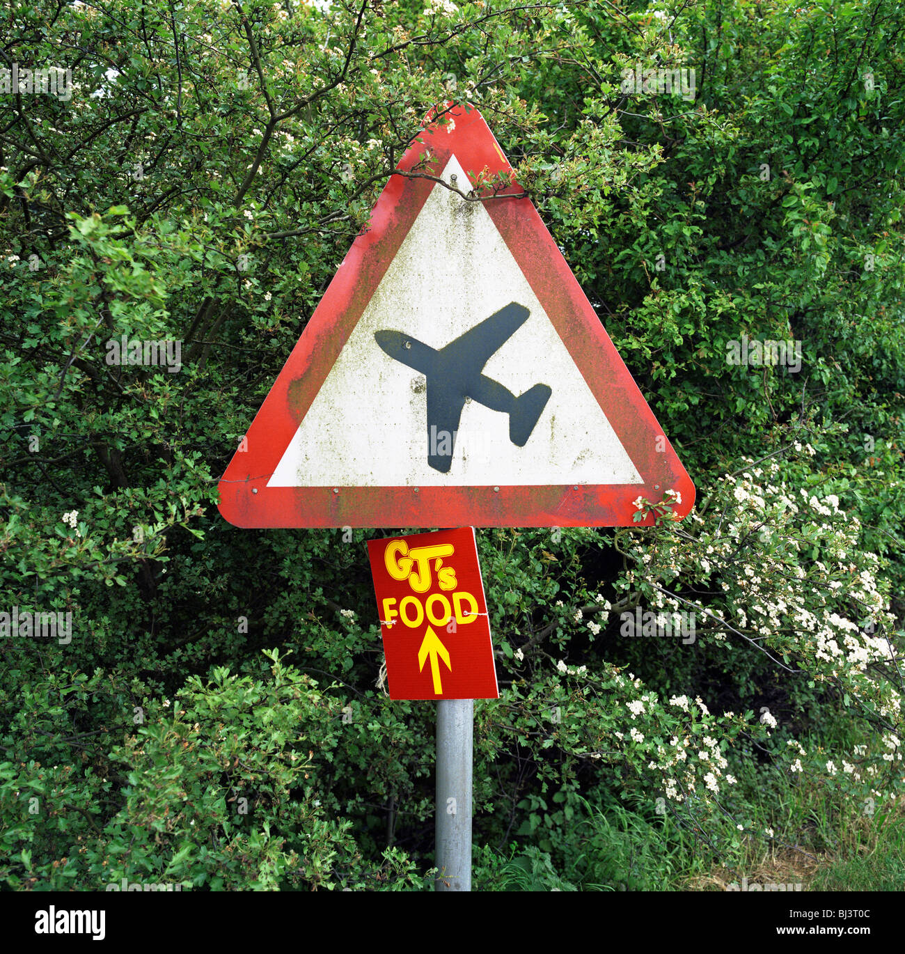 Warning low flying aircraft hi-res stock photography and images - Alamy
