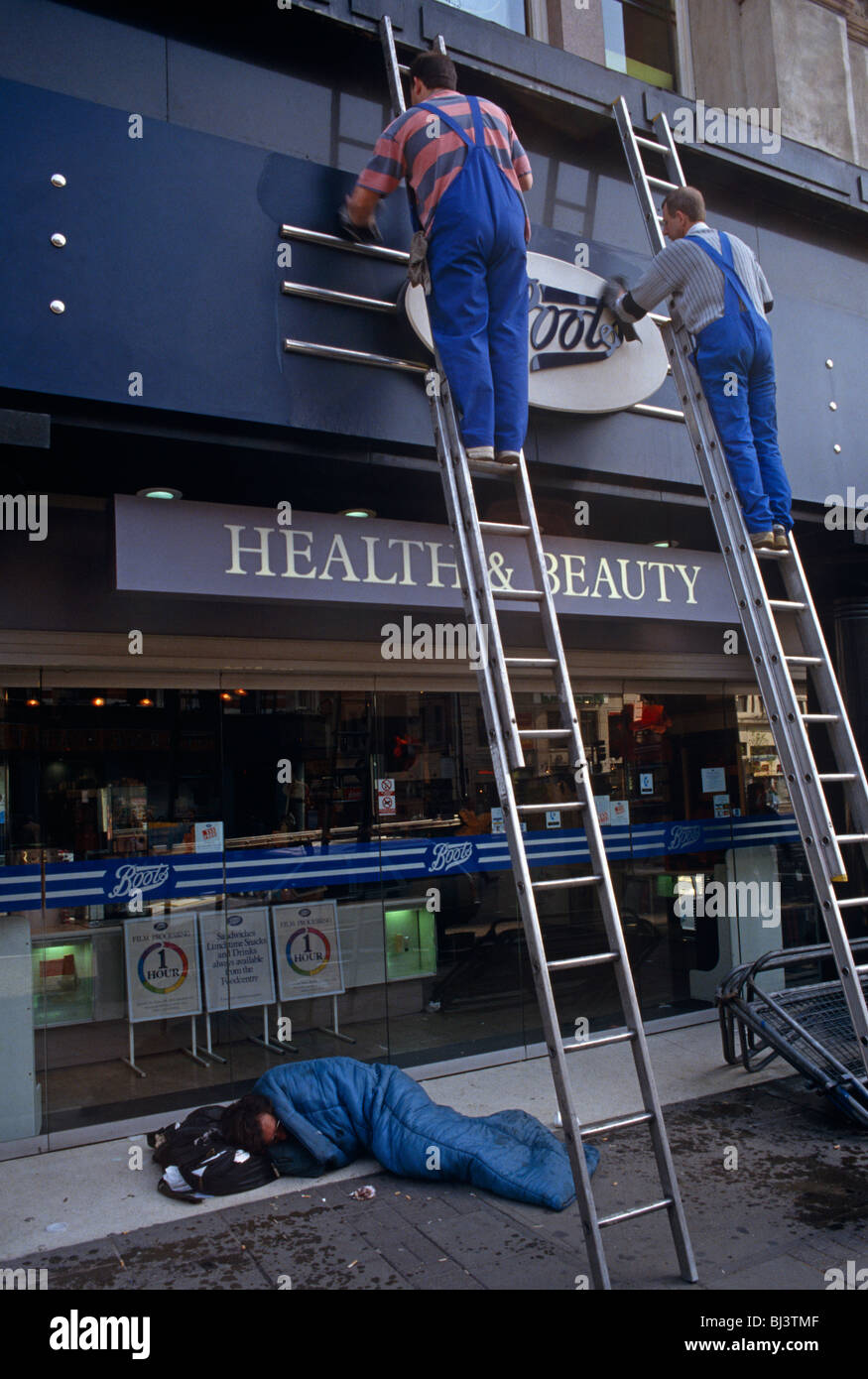 Health and safety in respect of ladders hi-res stock photography and ...