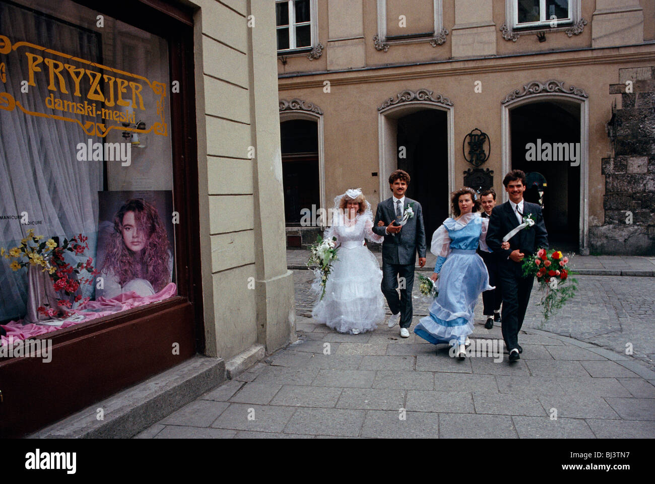 Traditional polish dresses hi-res stock photography and images - Alamy