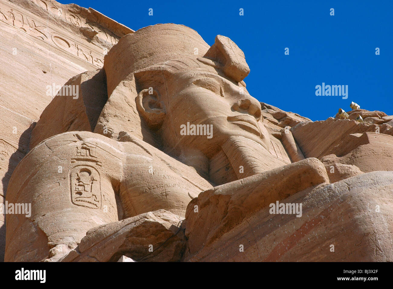 Colossal pharaoh statue hi-res stock photography and images - Alamy