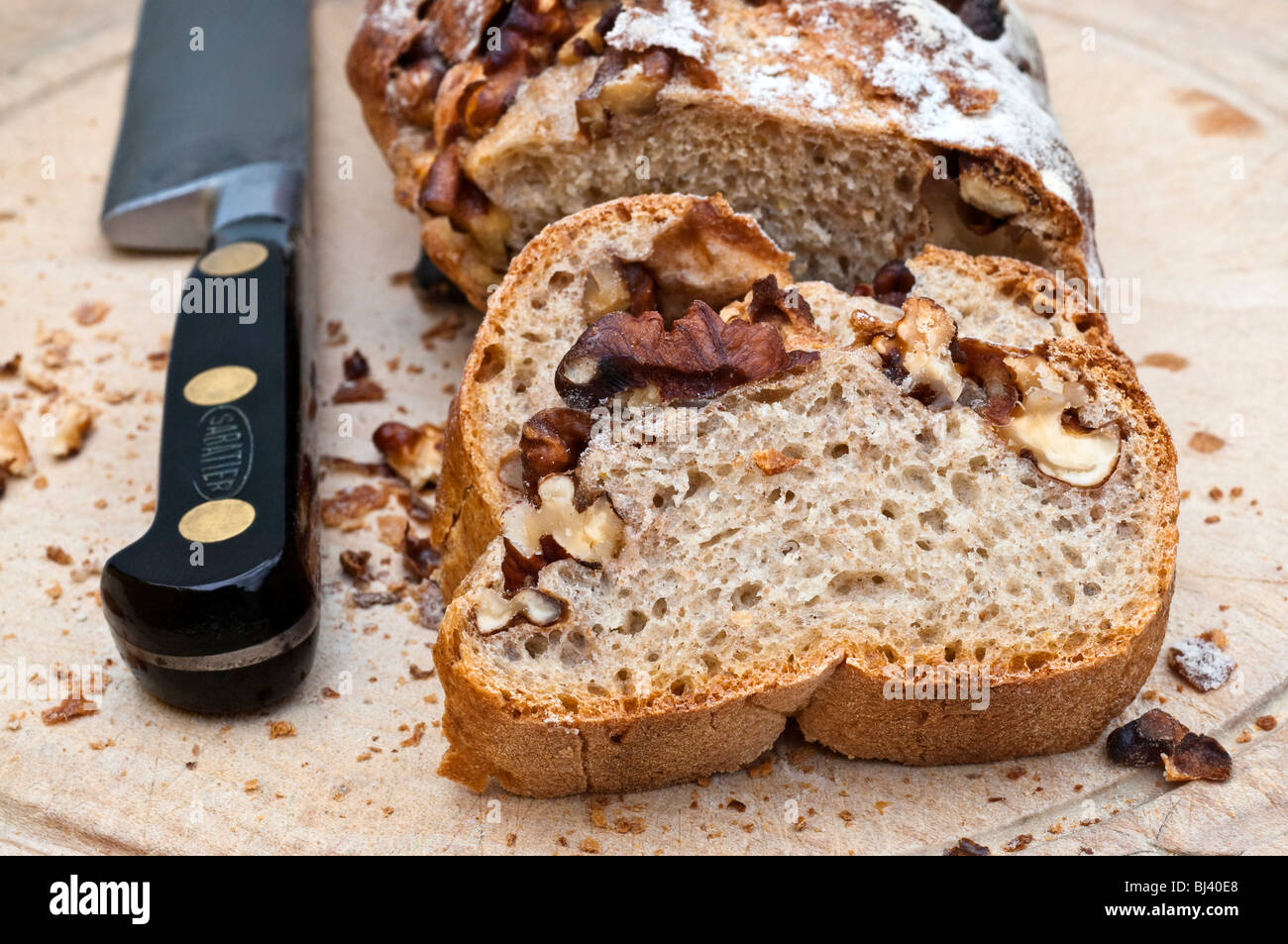 Kitchen breadboard hi-res stock photography and images - Alamy
