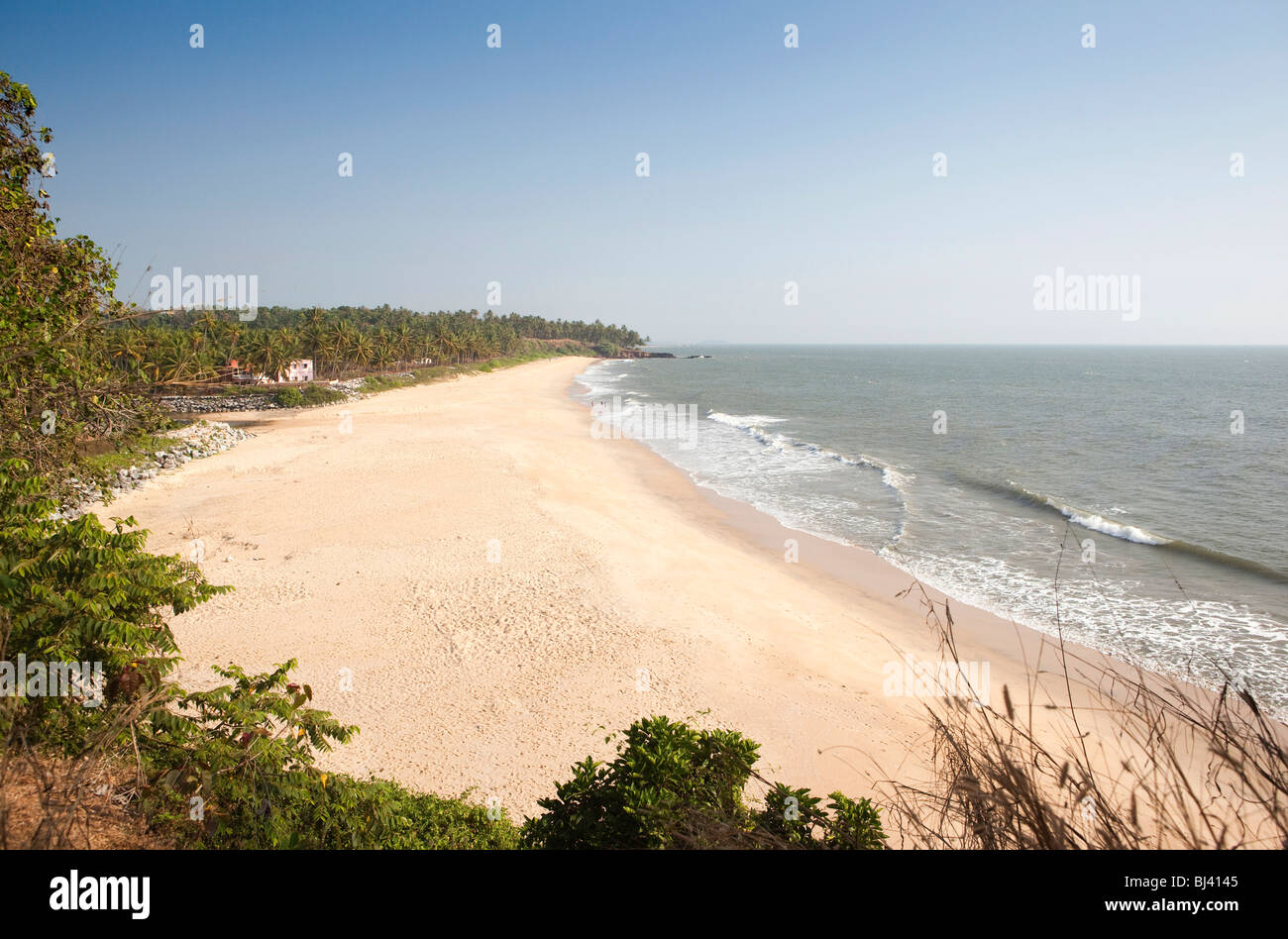 India, Kerala, Cannanore (Kannur), Adhi Kadalai, village beach Stock ...