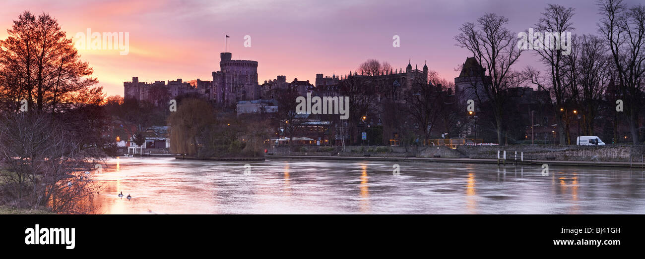 River thames windsor castle hi-res stock photography and images - Alamy