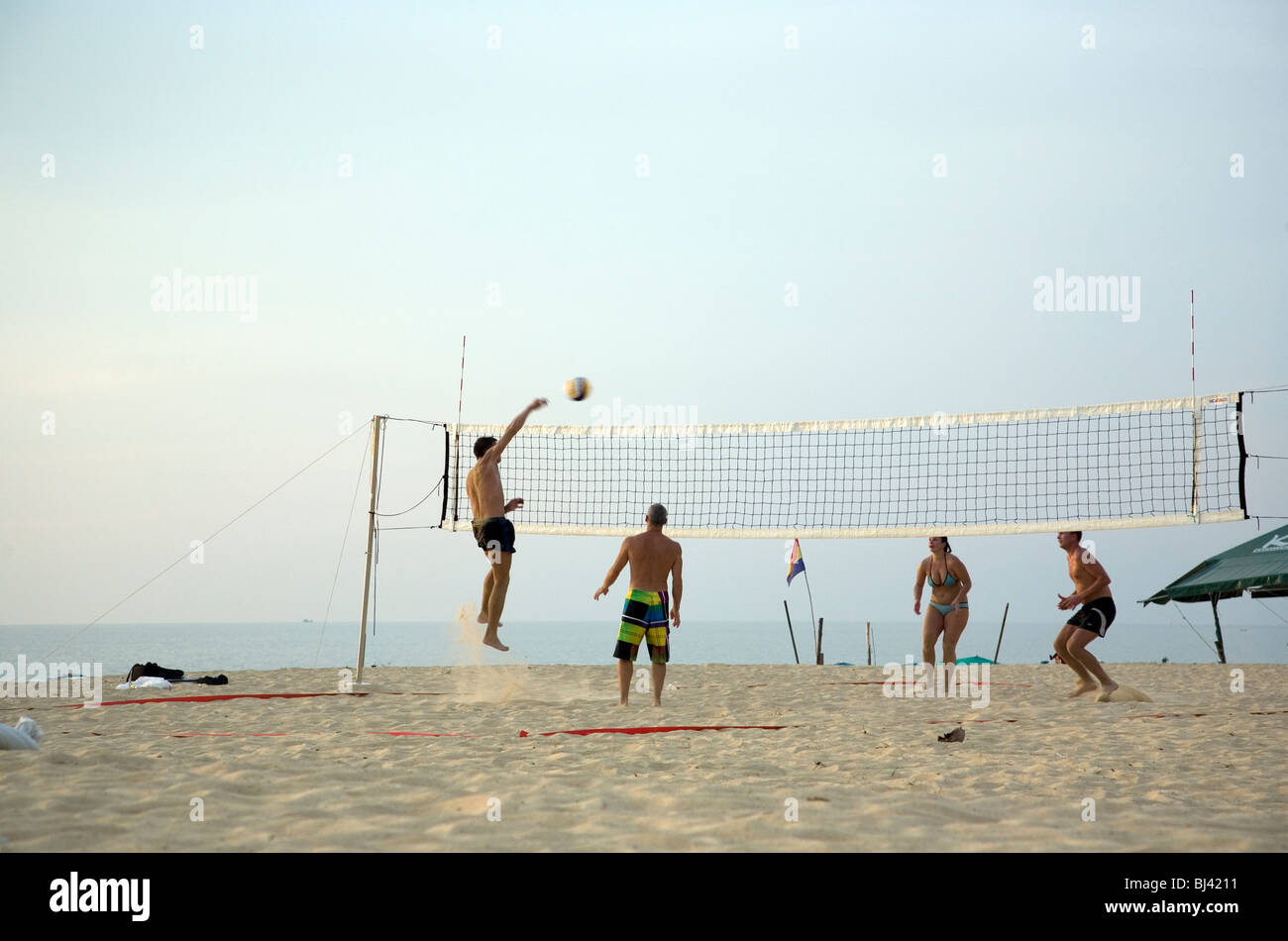 Volleyball at beach hi-res stock photography and images - Alamy