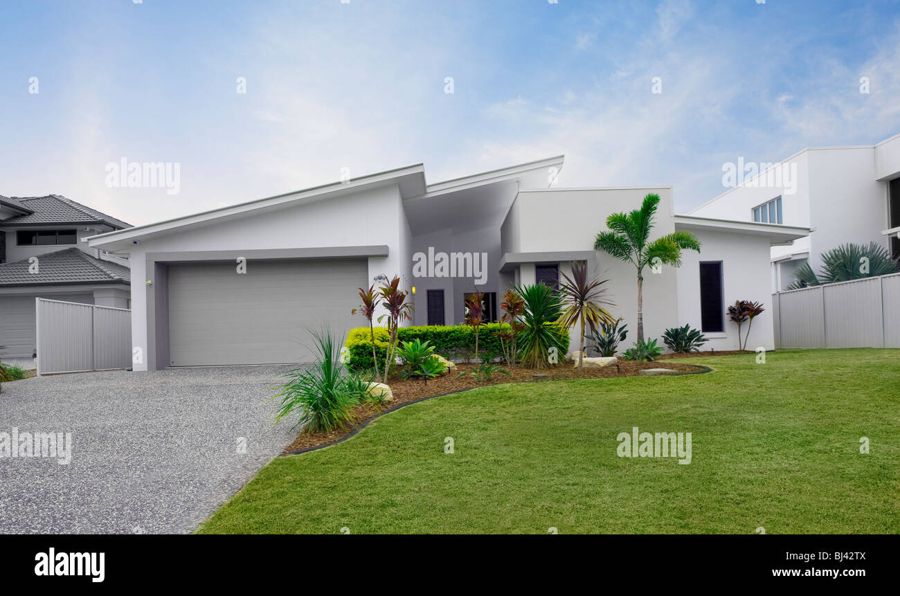 Modern townhouse exterior hi-res stock photography and images - Alamy