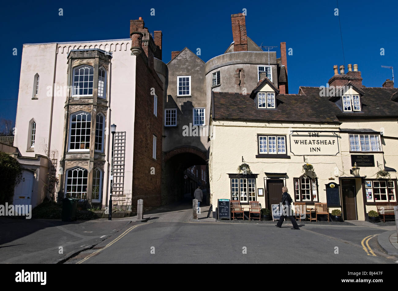 Wheatsheaf inn Ludlow Shropshire Stock Photo - Alamy