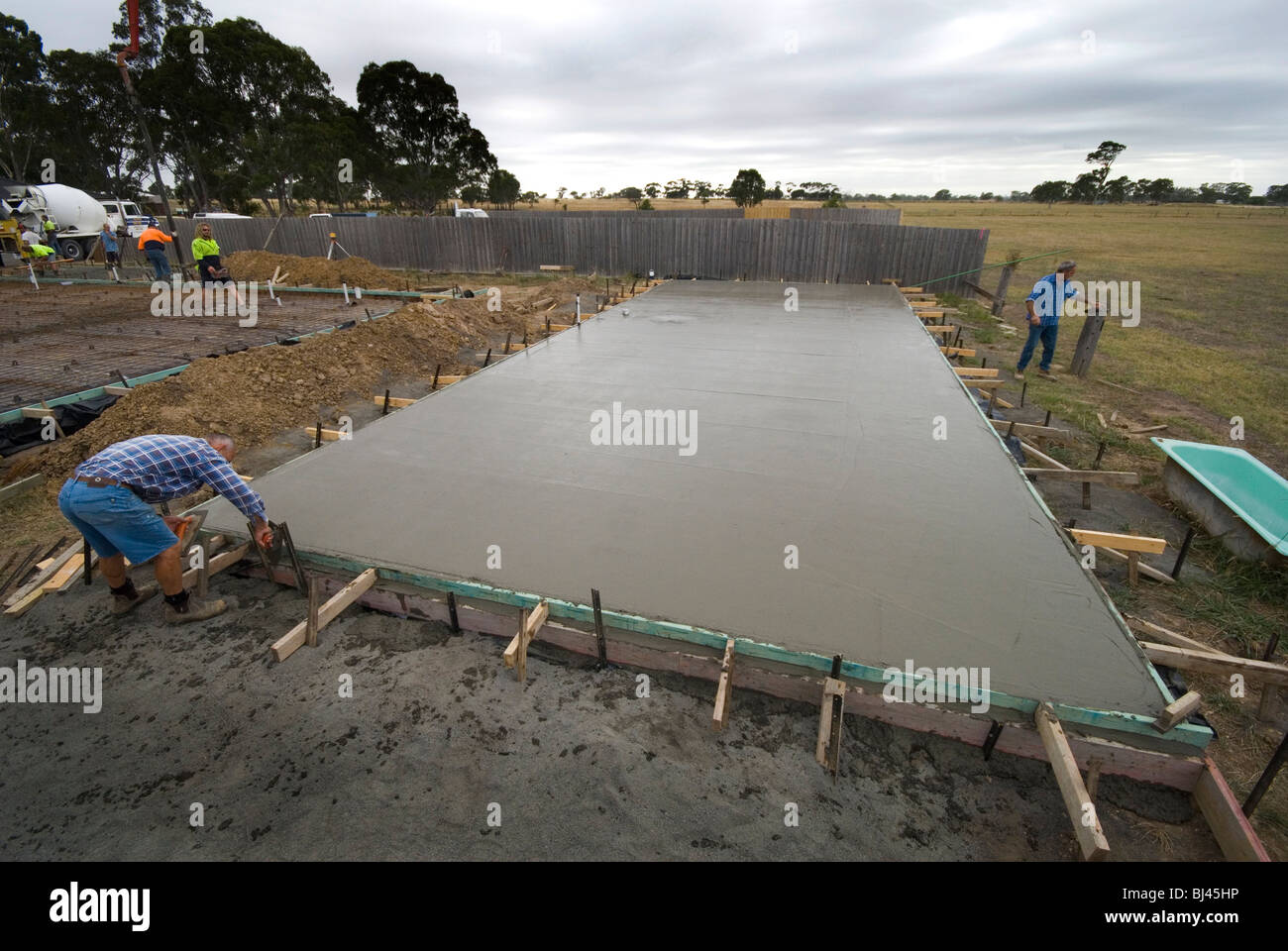 Concrete pour hi-res stock photography and images - Alamy