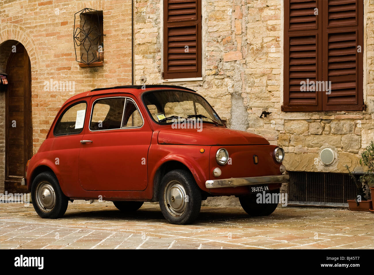 Fiat 500 in picturesque Italian village Stock Photo - Alamy