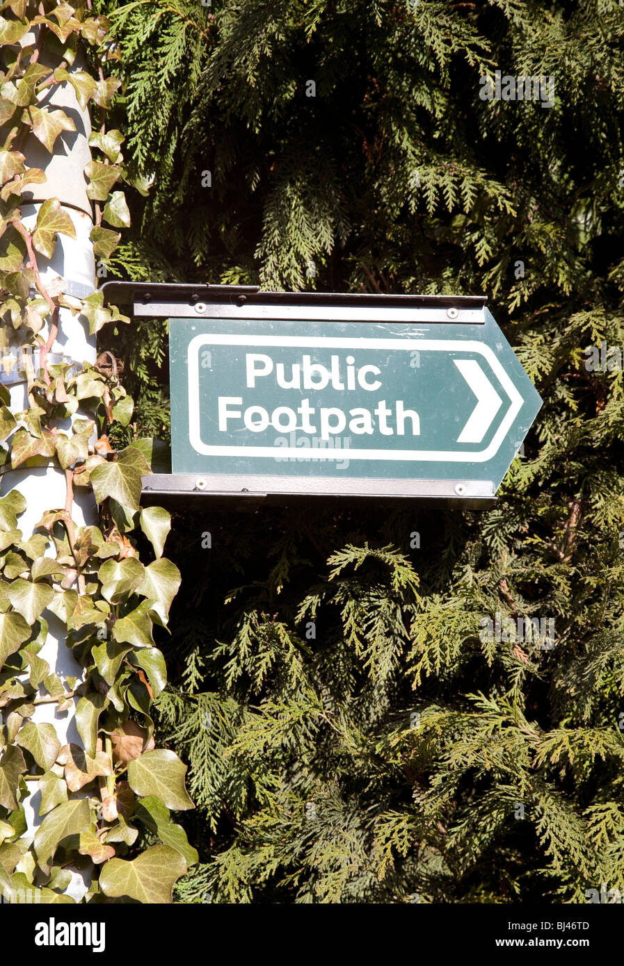 Public footpath sign in Lincolnshire village, England Stock Photo - Alamy