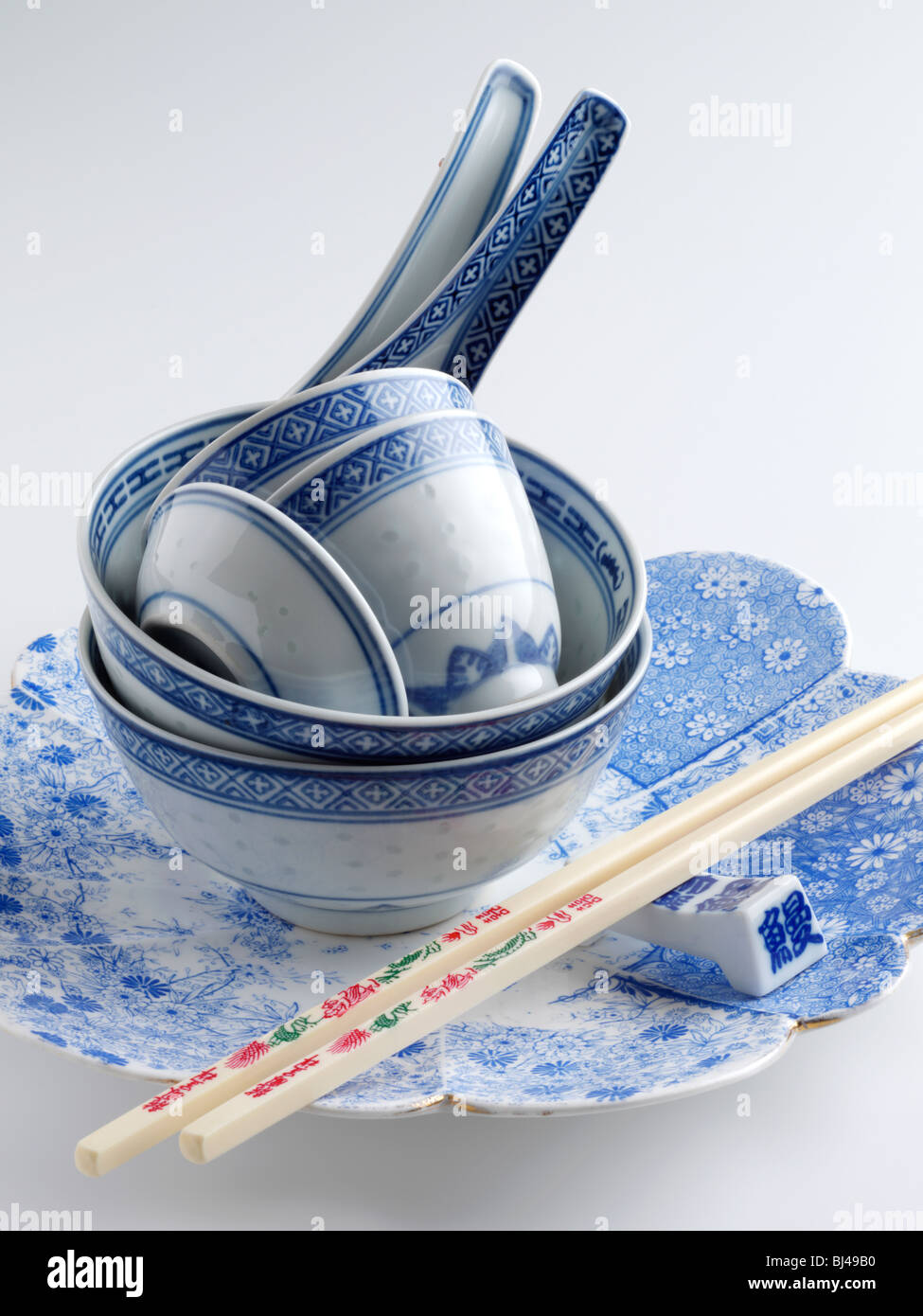 Traditional Chinese blue rice bowls Stock Photo - Alamy