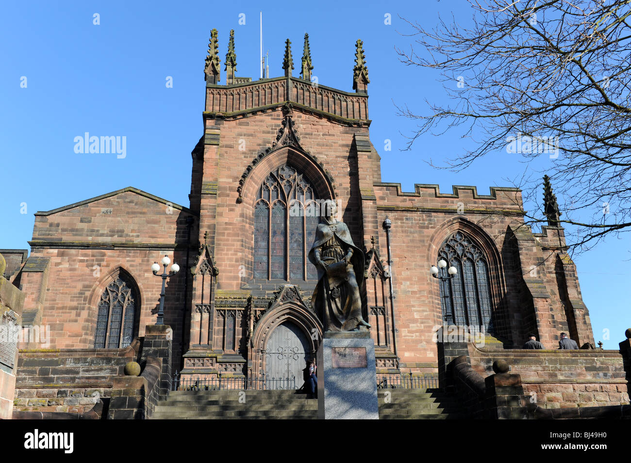Statue of Lady Wulfruna and St Peters Church in Wolverhampton England ...