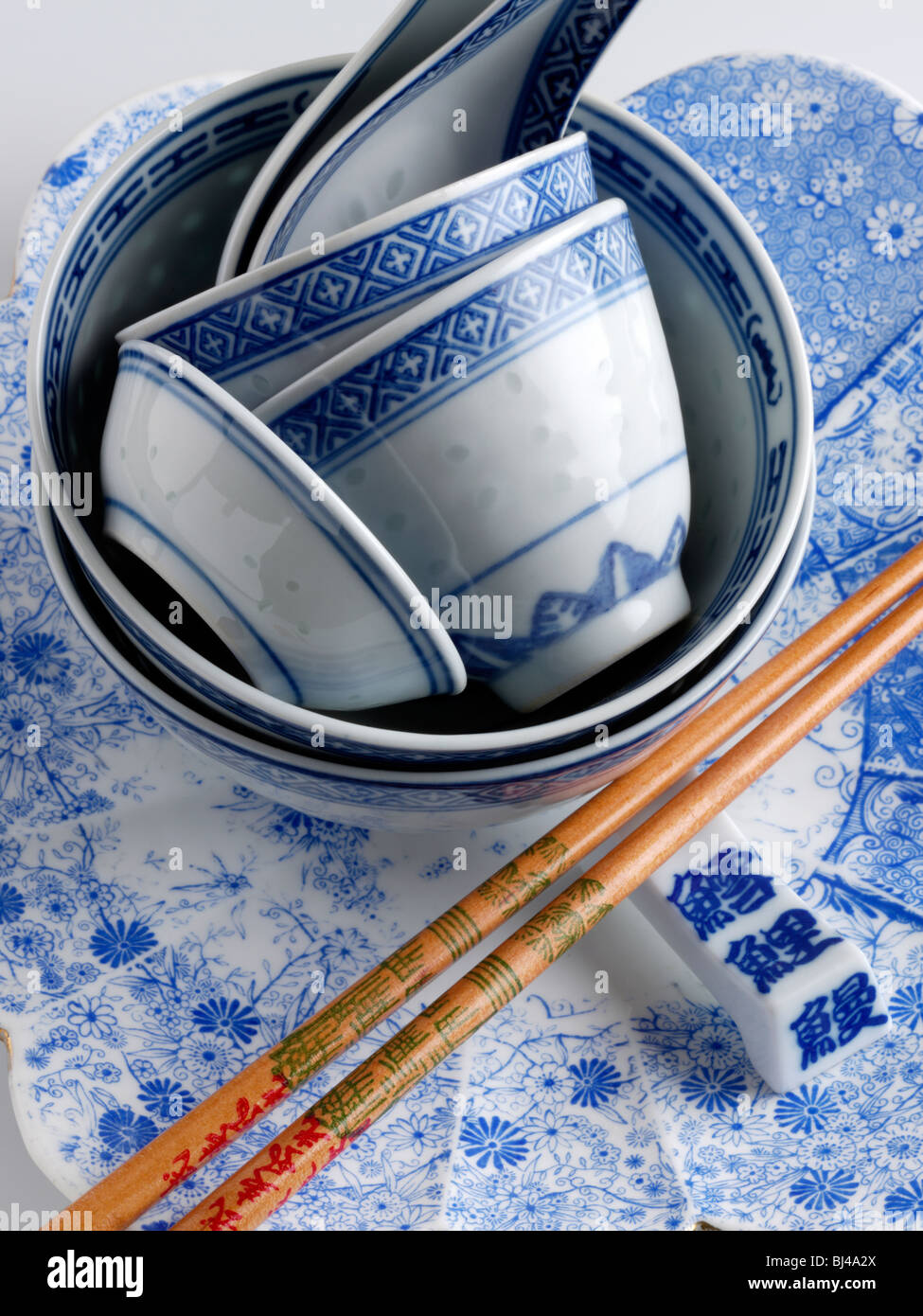 Traditional Chinese blue rice bowls Stock Photo - Alamy