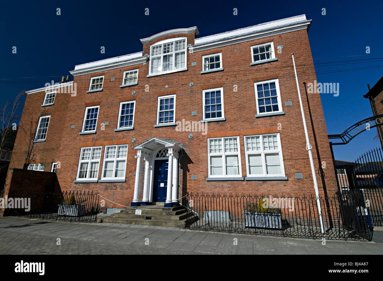 ludlow college building front on castle square Stock Photo - Alamy