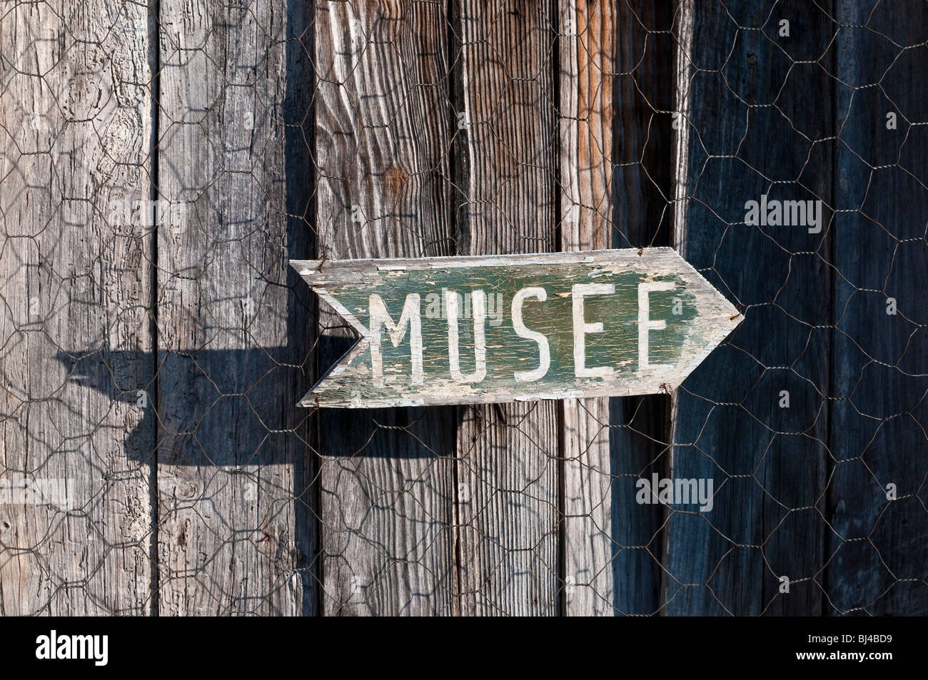 Museum direction sign hi-res stock photography and images - Alamy