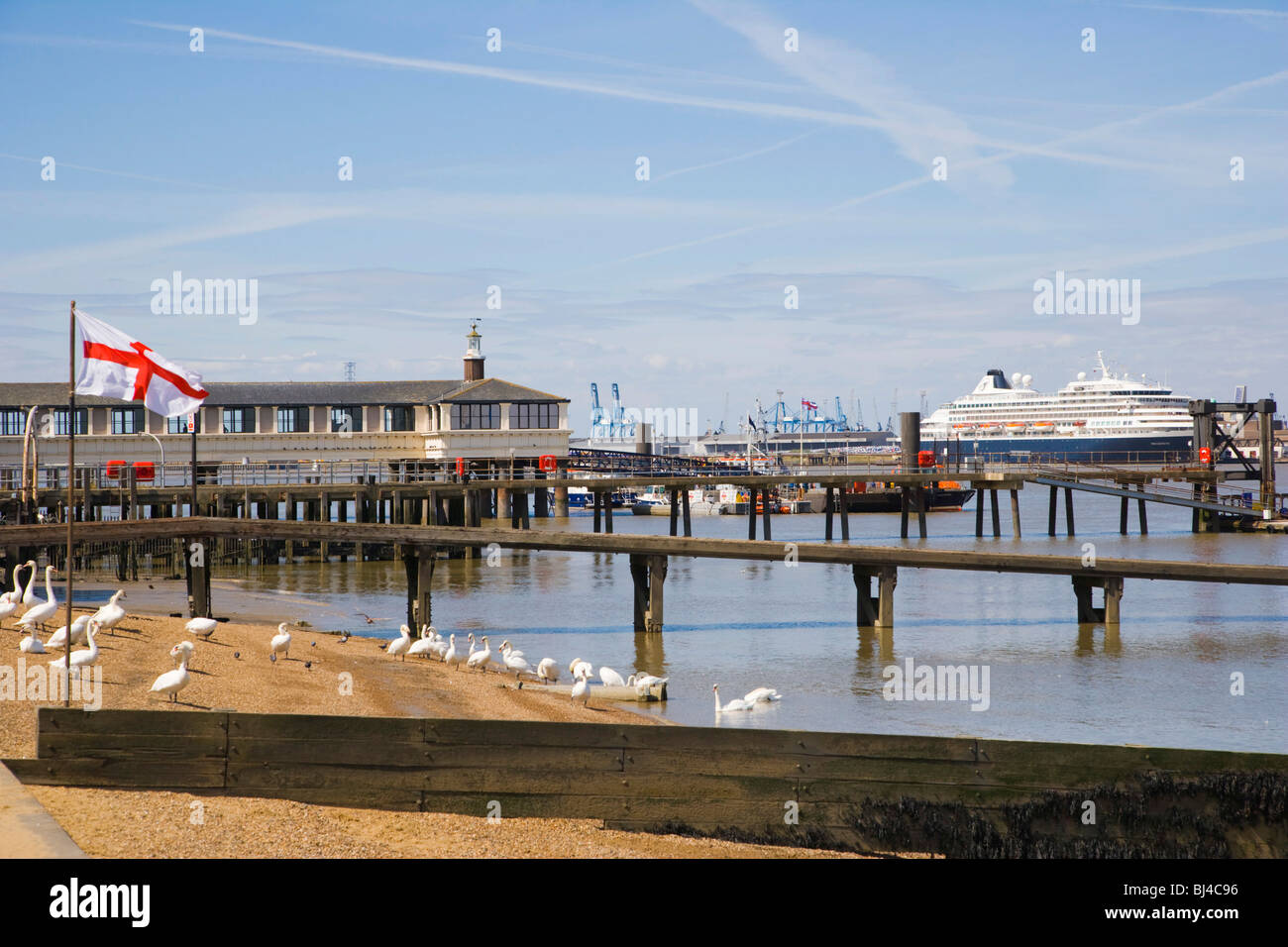 Riverside with Royal Terrace Pier and Tilbury, London, Cruise Terminal ...
