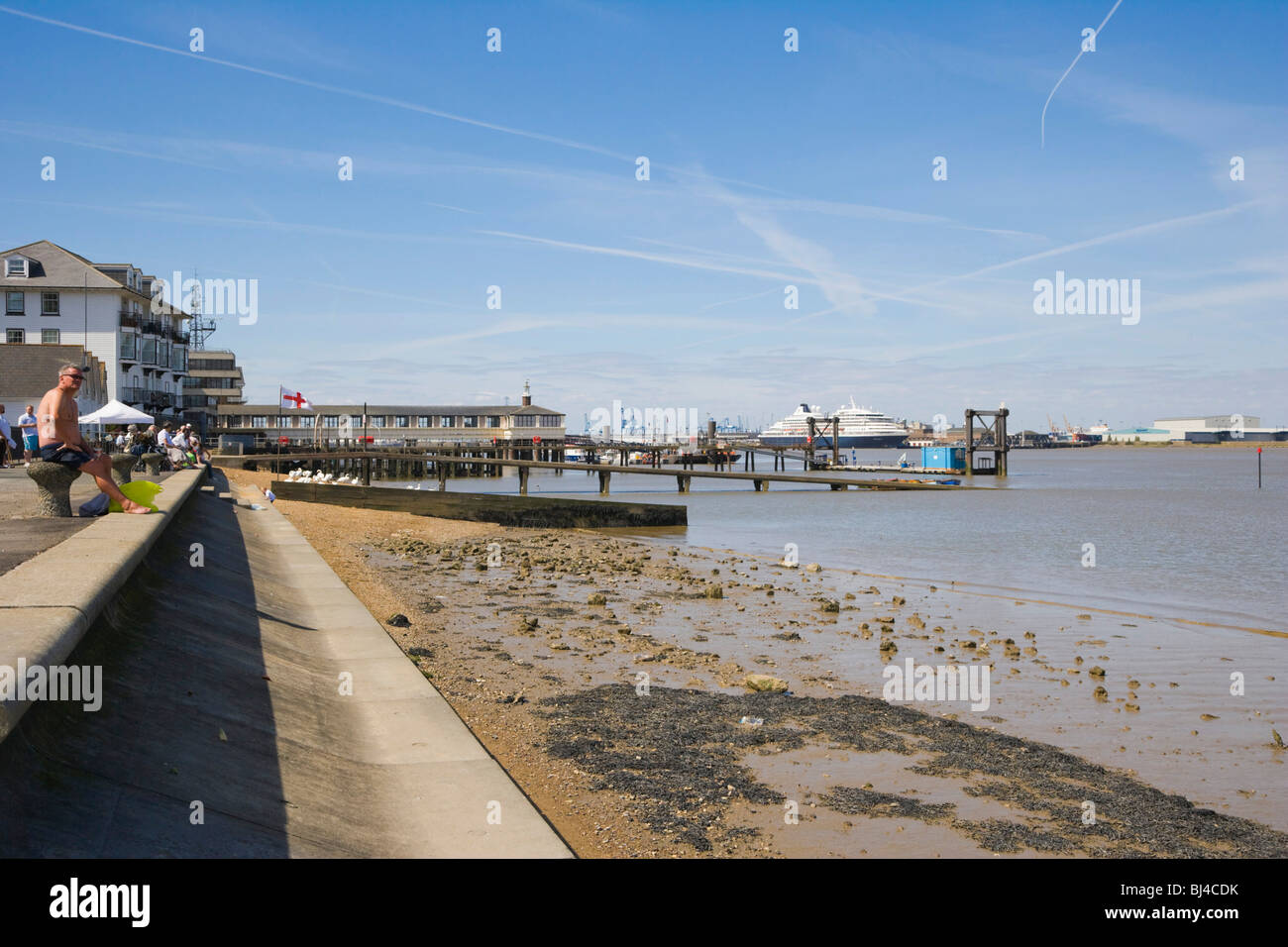 Riverside with Royal Terrace Pier and Tilbury, London, Cruise Terminal ...