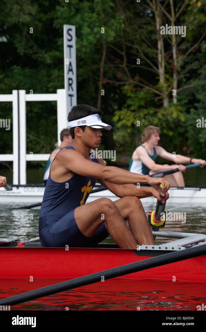Boat crew rowing at the Henley Regatta Stock Photo - Alamy