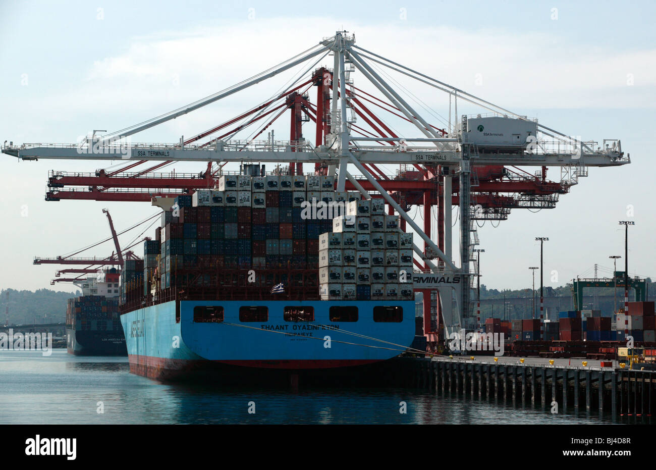Dock port seattle container ship hi-res stock photography and images ...