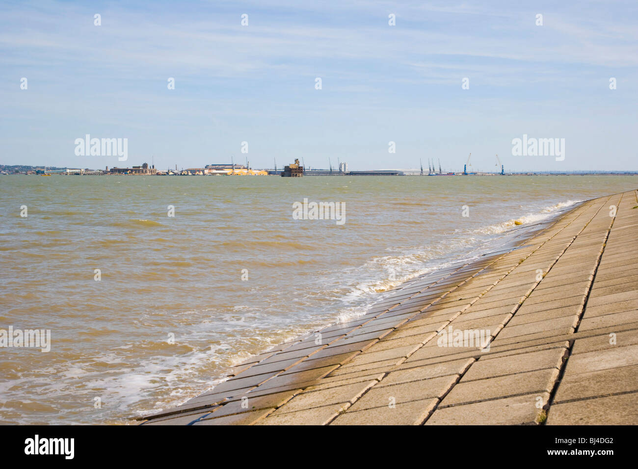 Isle of grain kent hi-res stock photography and images - Alamy
