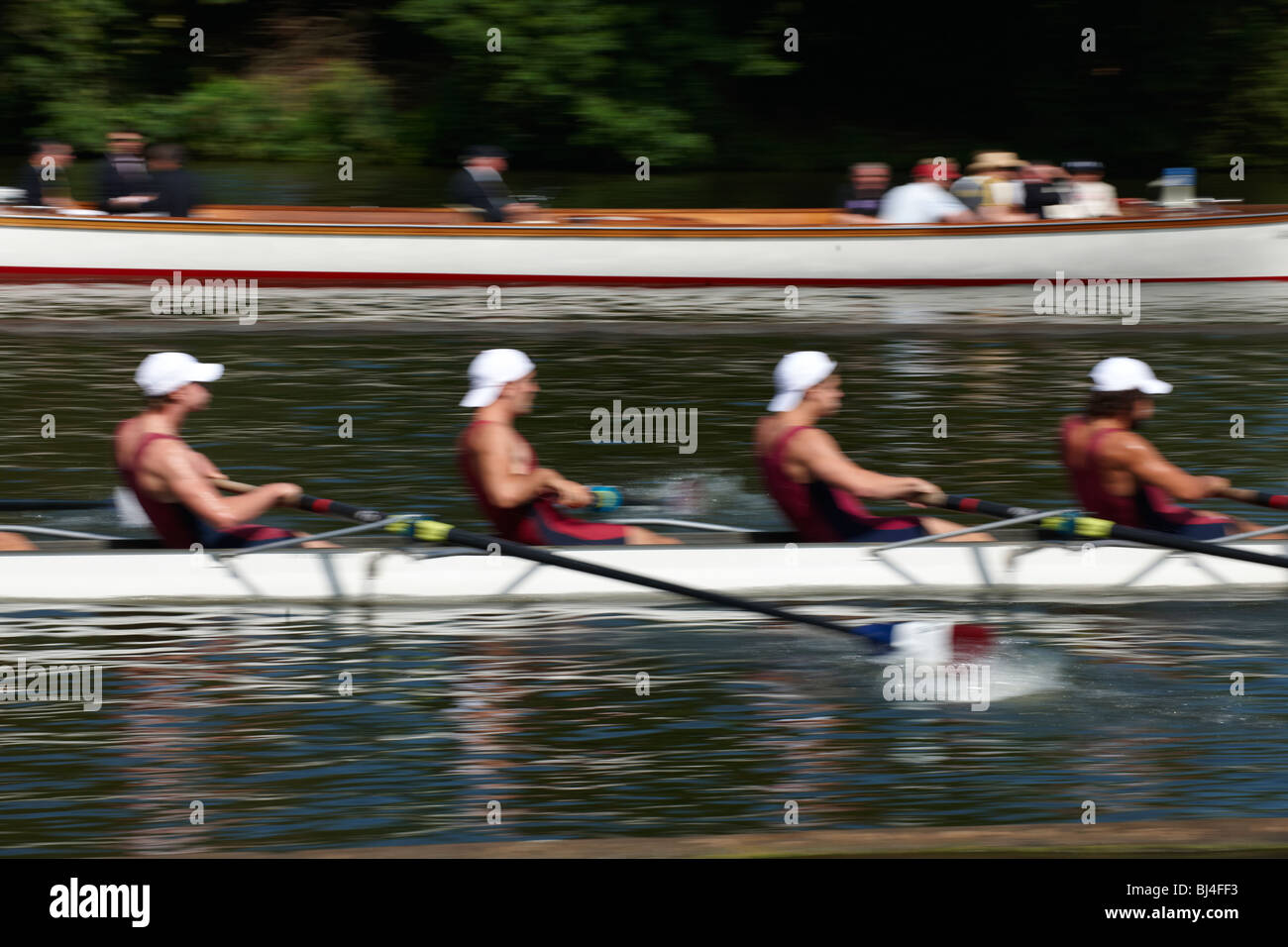 Boat crew rowing at the Henley Regatta Stock Photo - Alamy