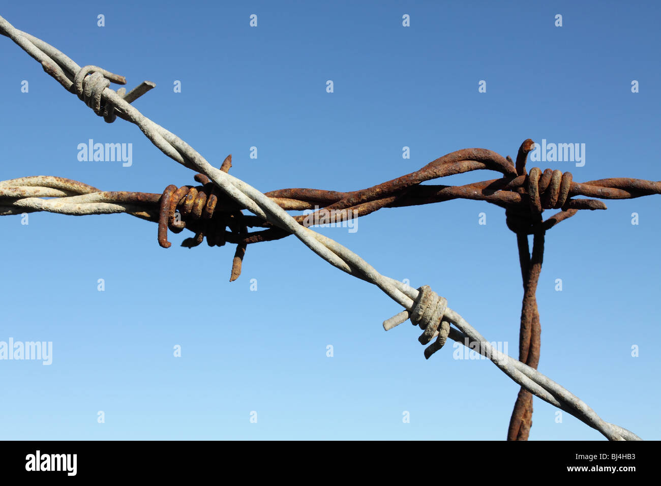Barrier boundary containment fence border barb barbed wire detail hi-res stock photography and ...