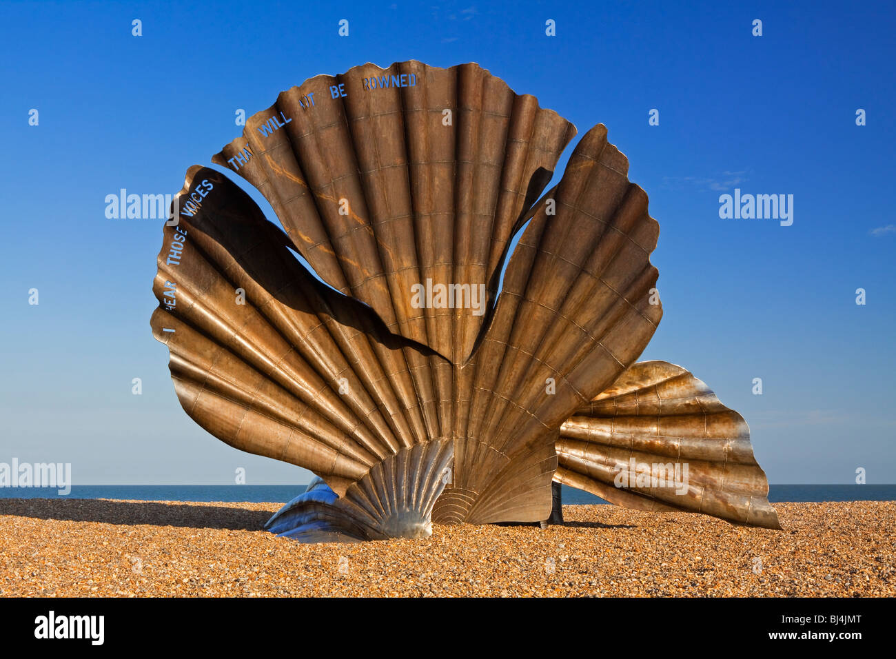 English metal scallop sculpture hi-res stock photography and images - Alamy