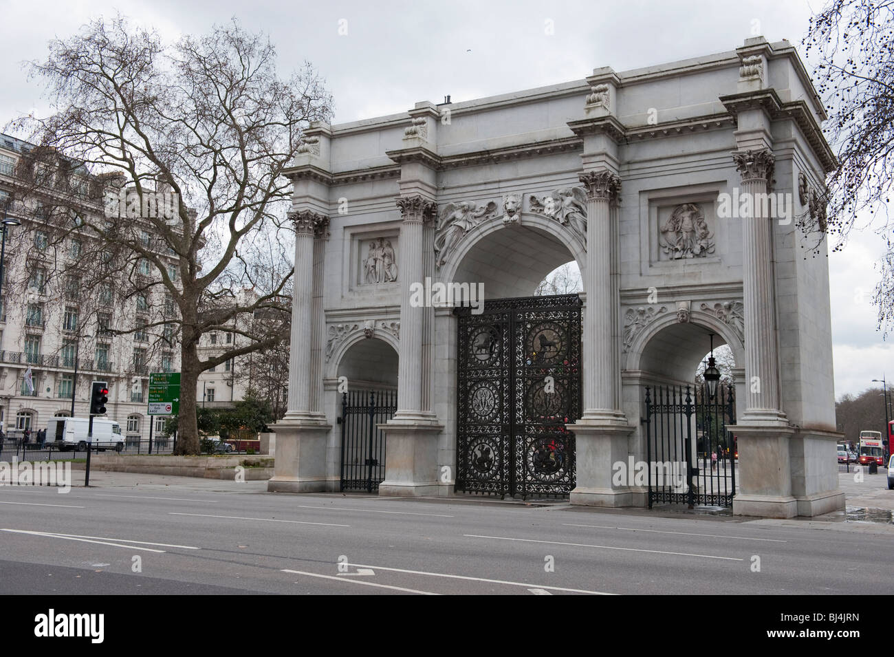 Marblearch london landmark tourist hi-res stock photography and images ...