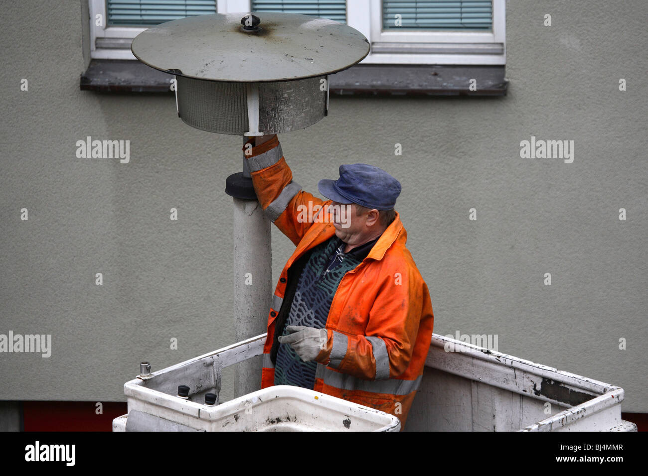 Repairing street lamp hi-res stock photography and images - Alamy