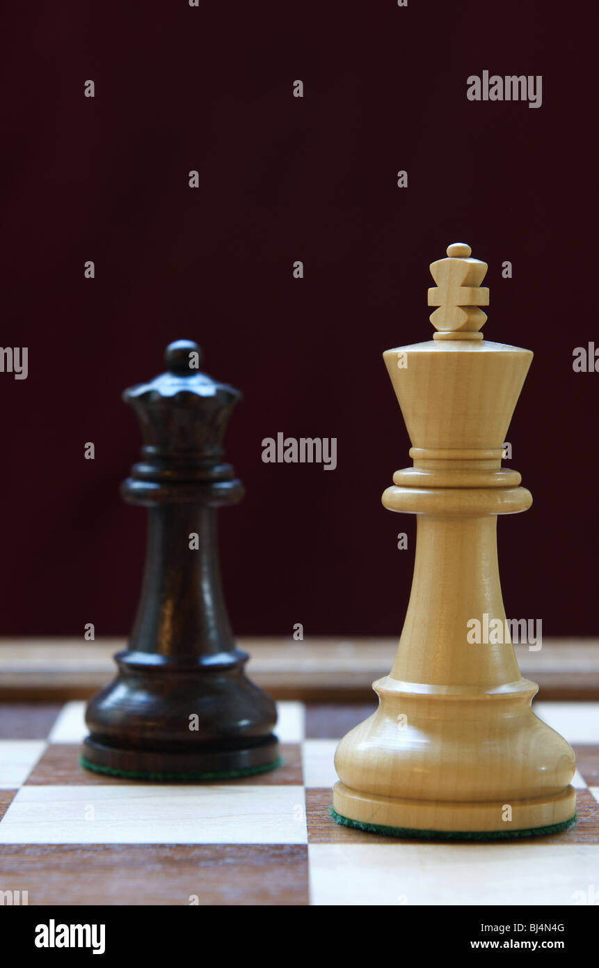 Chess Queen threatens King Stock Photo - Alamy