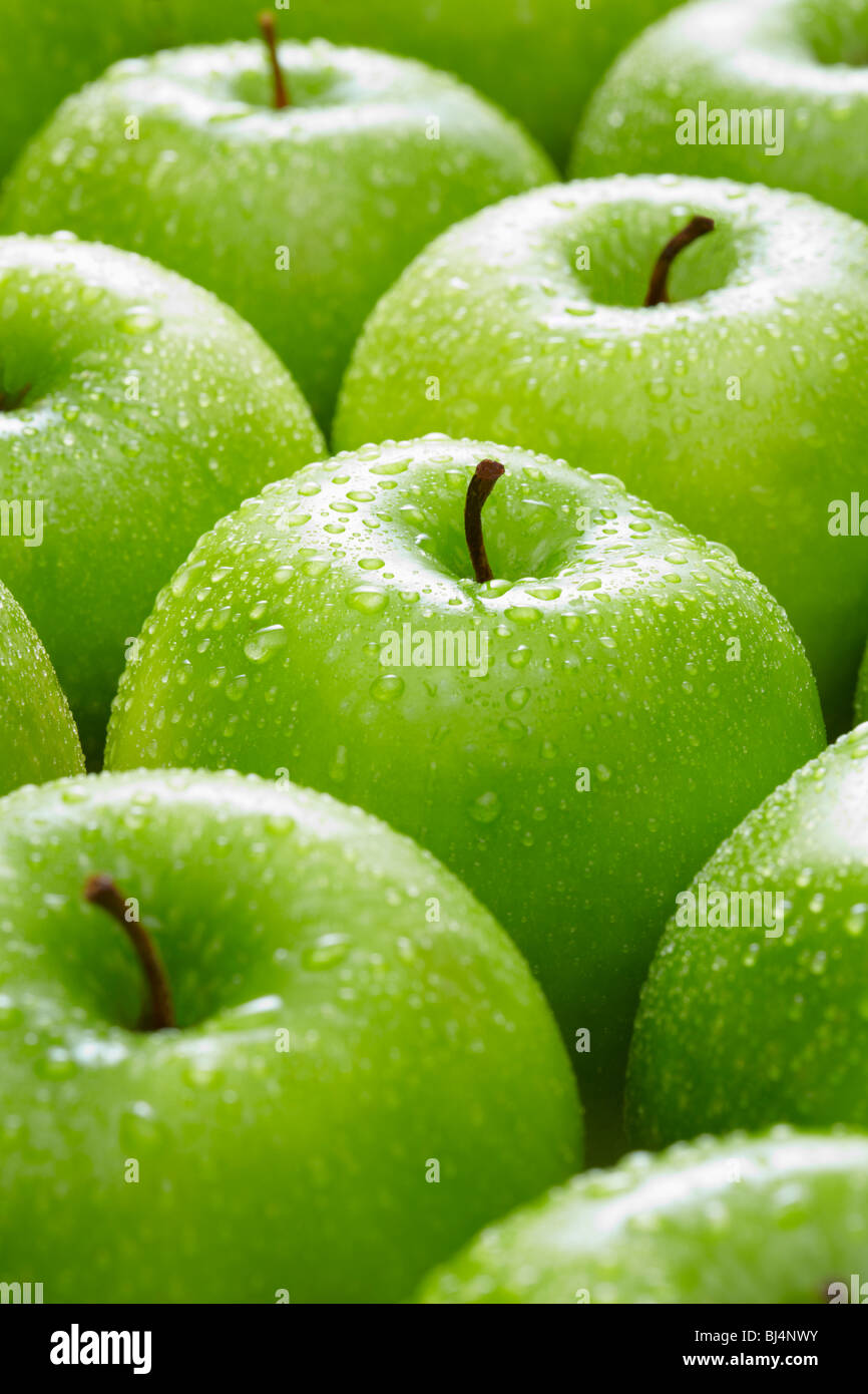 Fresh Green Granny Smith Apples Stock Photo - Alamy