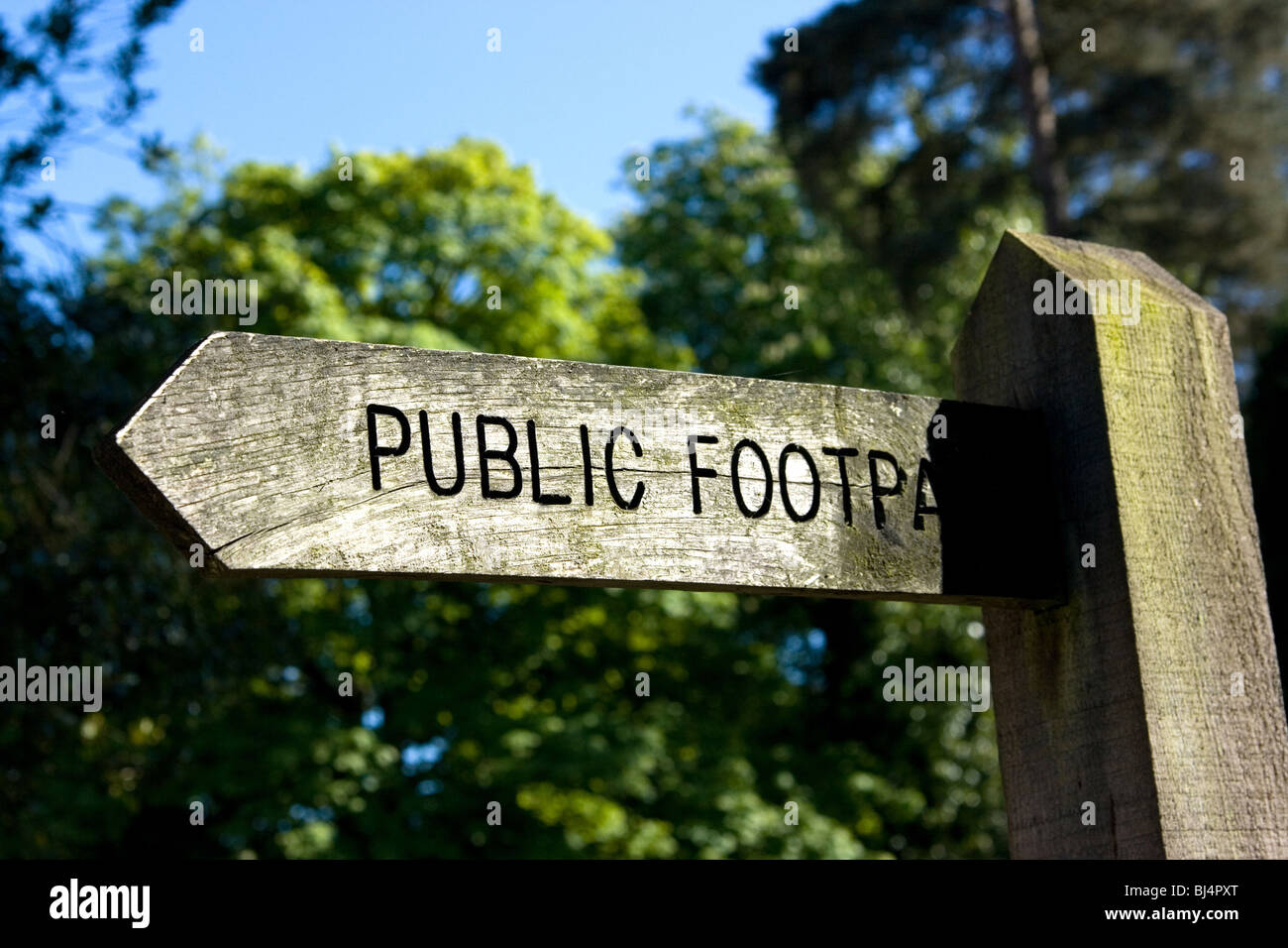 Footpath sign and post hi-res stock photography and images - Alamy