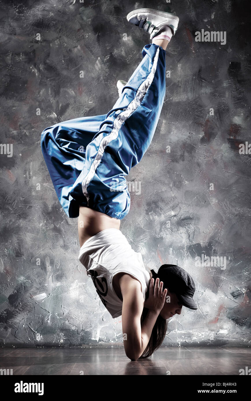 Young woman dancer. Contrast colors Stock Photo - Alamy