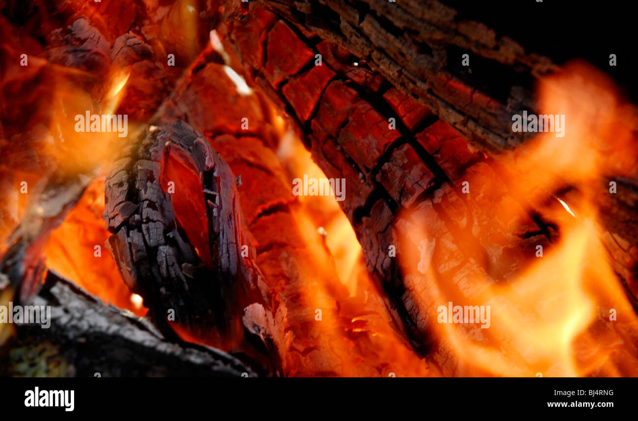 Brennendes holzscheit hi-res stock photography and images - Alamy