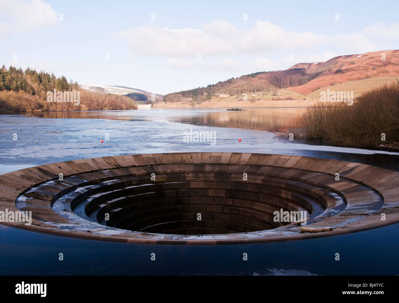 The overflow at Ladybower Reservoir in the Peak District National Park ...