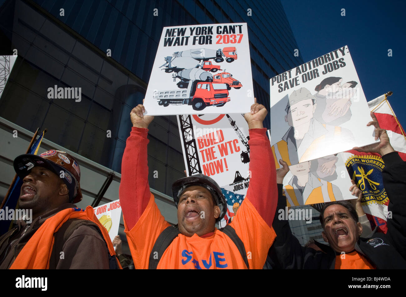 Construction worker freedom tower hi-res stock photography and images ...