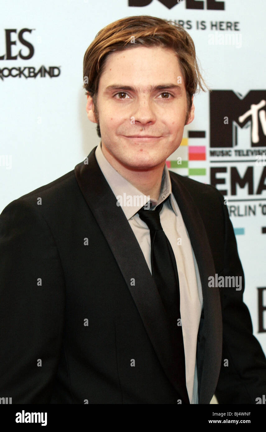 DANIEL BRUHL MTV EUROPE MUSIC AWARDS 2009 O2 ARENA BERLIN GERMANY 05 ...