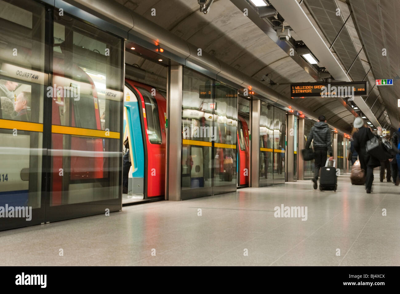 Waterloo jubilee line hi-res stock photography and images - Alamy
