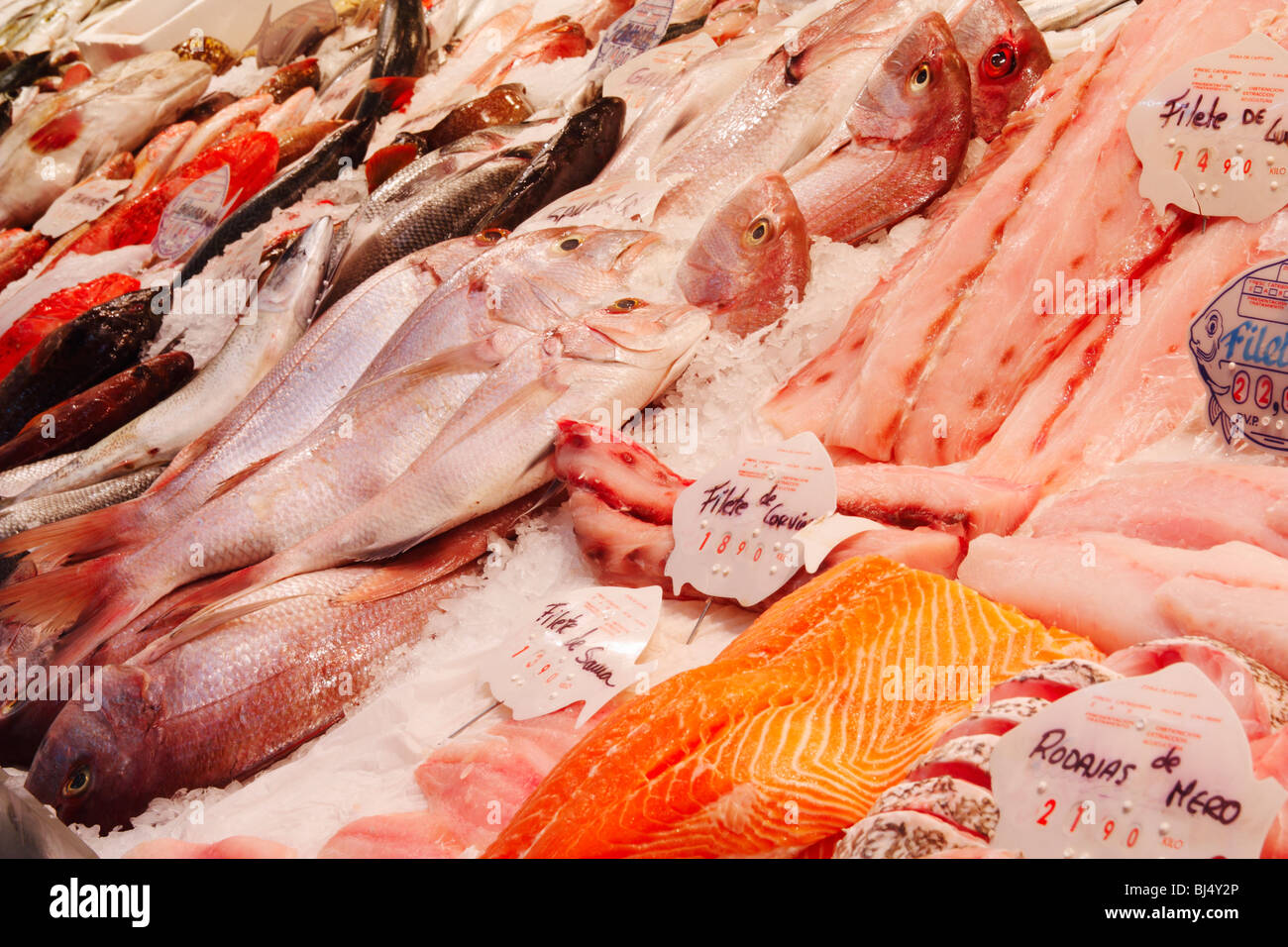Fresh fish on market stall Stock Photo - Alamy