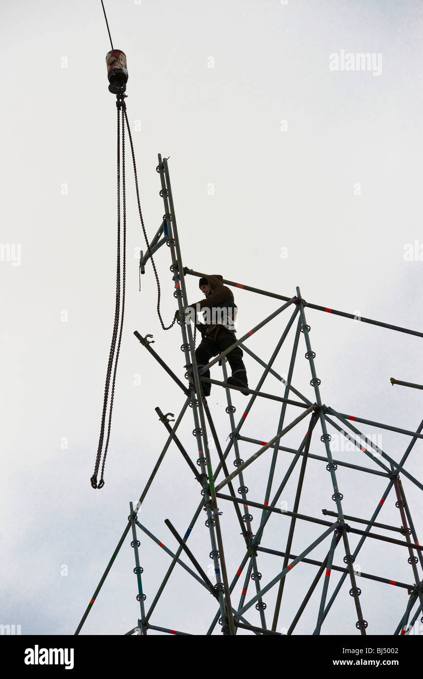 Scaffold worker hi-res stock photography and images - Alamy