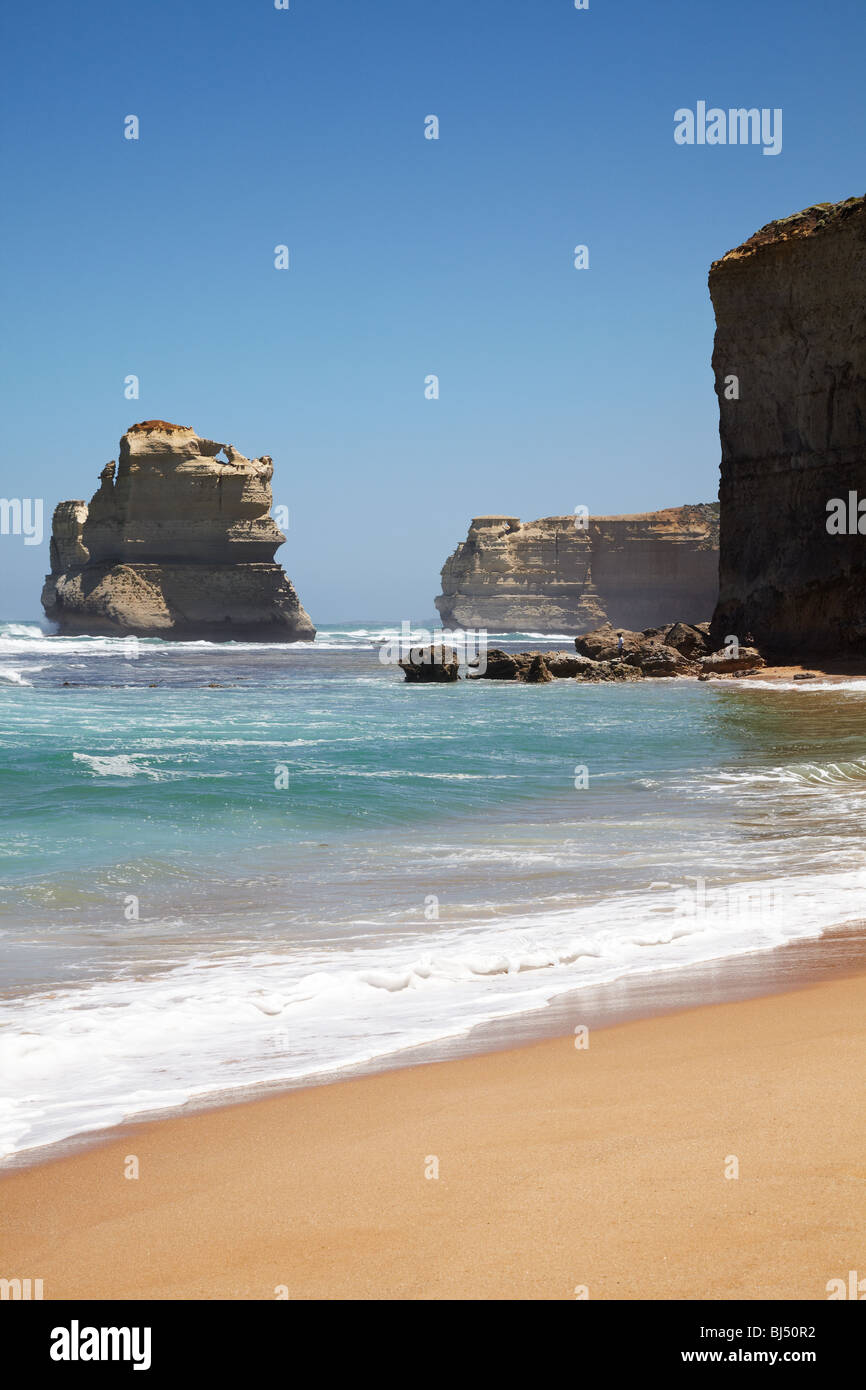 One of the twelve Apostles seen from the beach at Gibson Steps, Port ...
