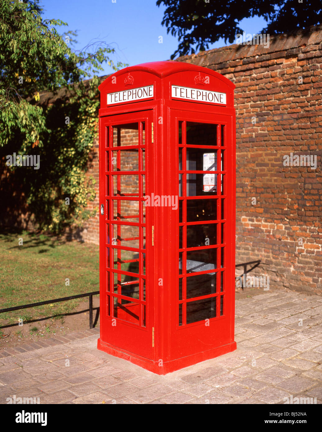 Bt pay phone boxes hi-res stock photography and images - Alamy