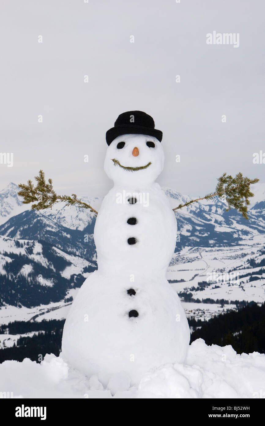 Snowman winter scene hi-res stock photography and images - Alamy