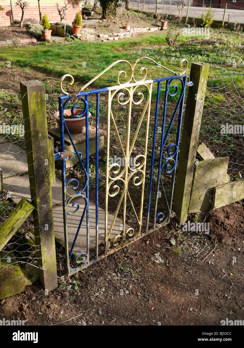 Farm gates locked hi-res stock photography and images - Alamy