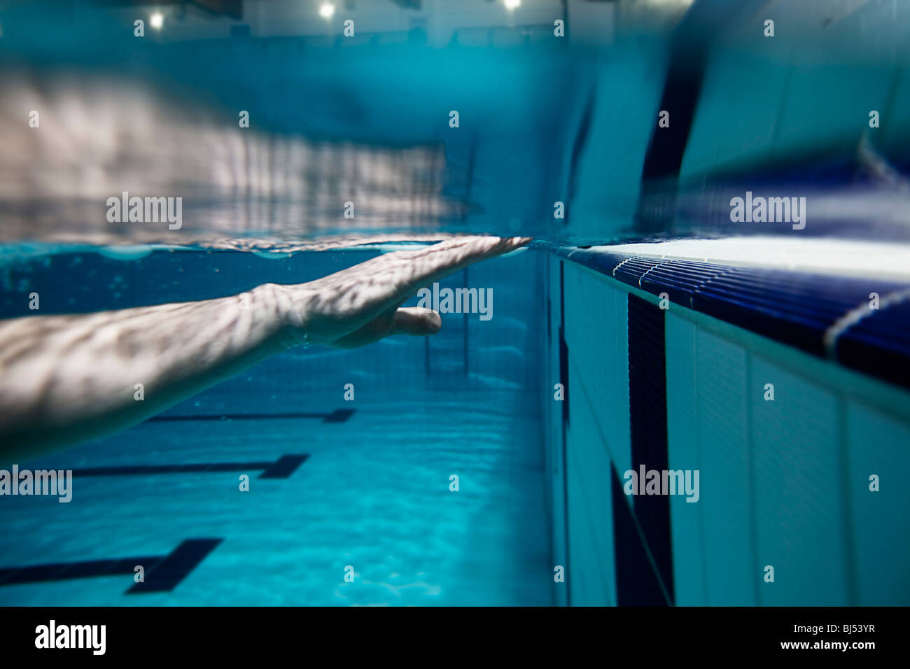 Man pool wall underwater hi-res stock photography and images - Alamy