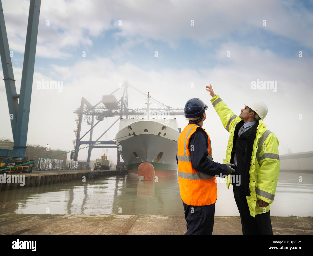 Businessman cargo harbour hi-res stock photography and images - Alamy