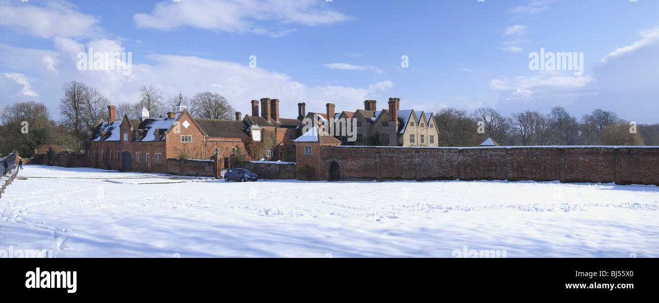 A snow covered stately home in the countryside Stock Photo - Alamy